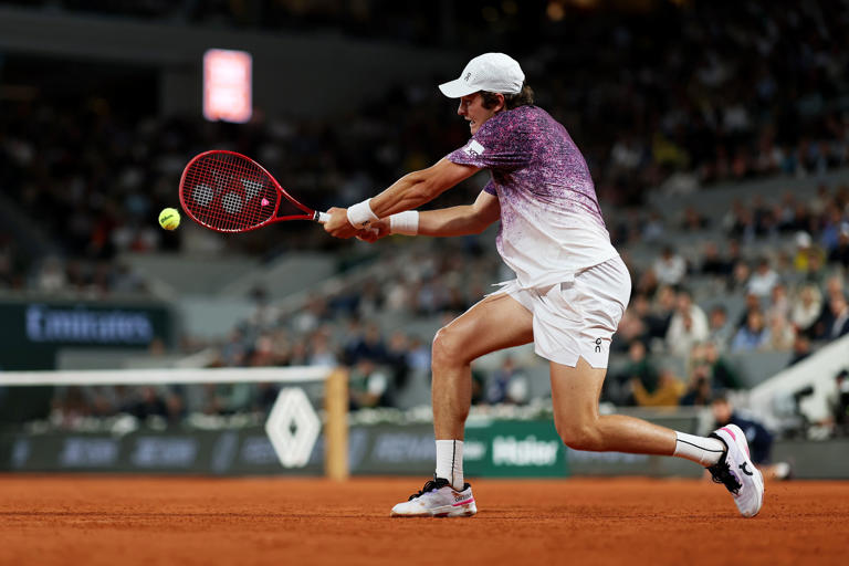 Djokovic-conquering Fonseca fights back v Mensik in quarter-final