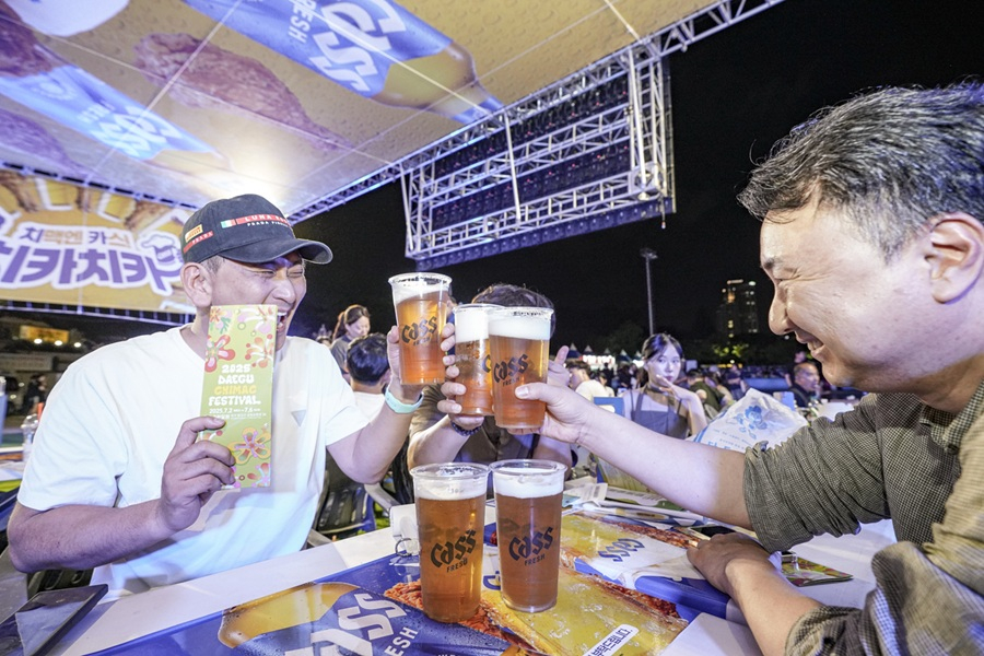 Trouble brews for beer, liquor makers as spending on alcohol slides 9% ...