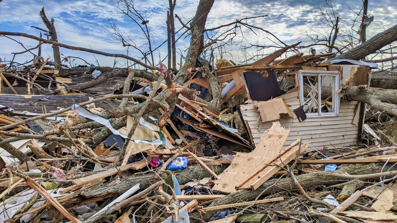 A tornado warning just woke up Kansas City at 1:38 a.m. — Clay and ...