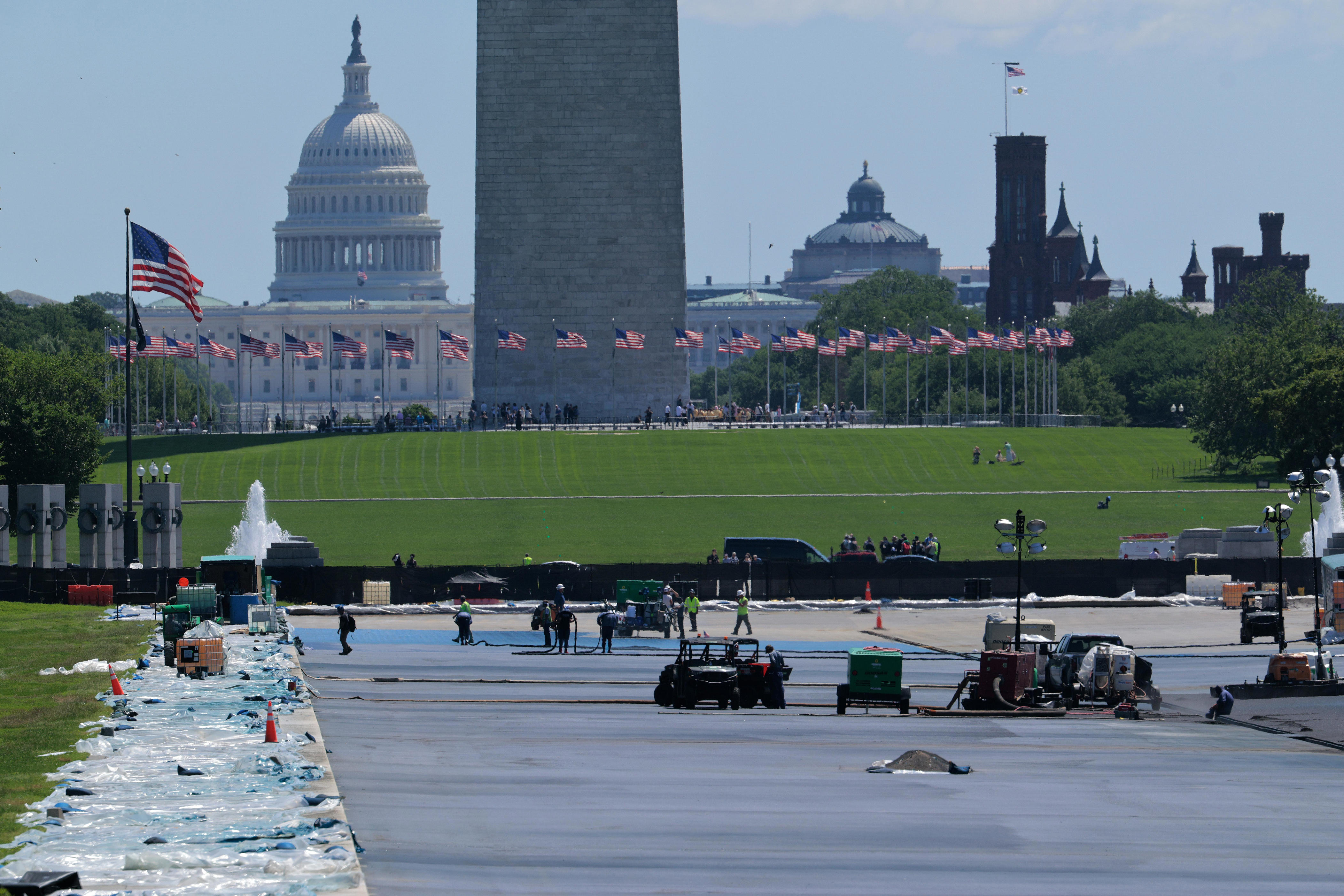 'Vandals' damaged light tower, caused 30-gallon fuel spill on National Mall