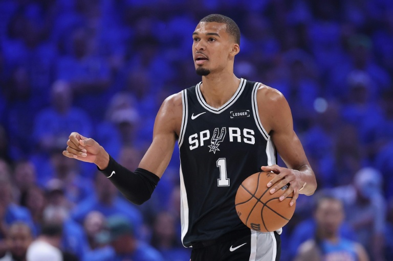 Wembanyama dice que los Spurs aún están asimilando su triunfo sobre el ...