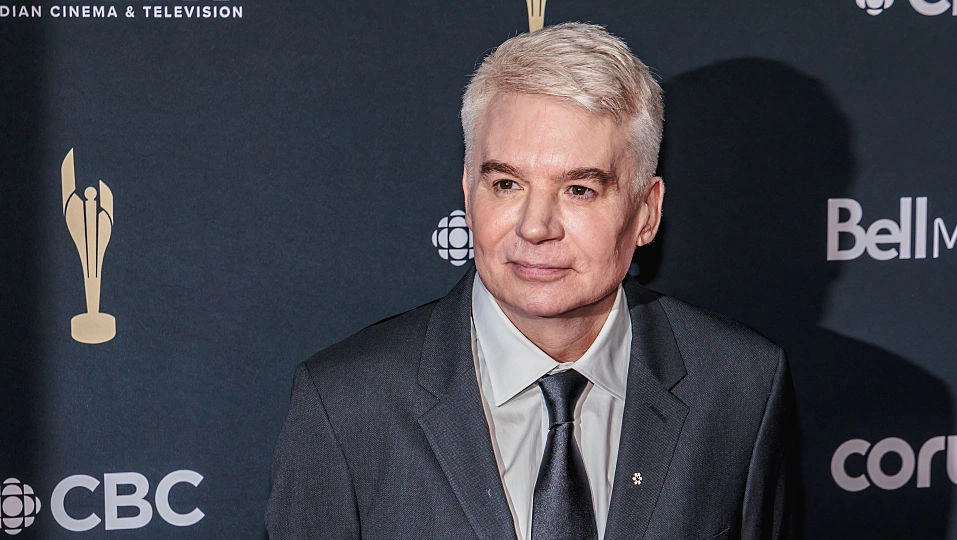 Mike Myers' silver-haired look turns heads at Icon Award win