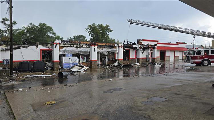 Crews battle fire at Sunoco gas station in Frankston