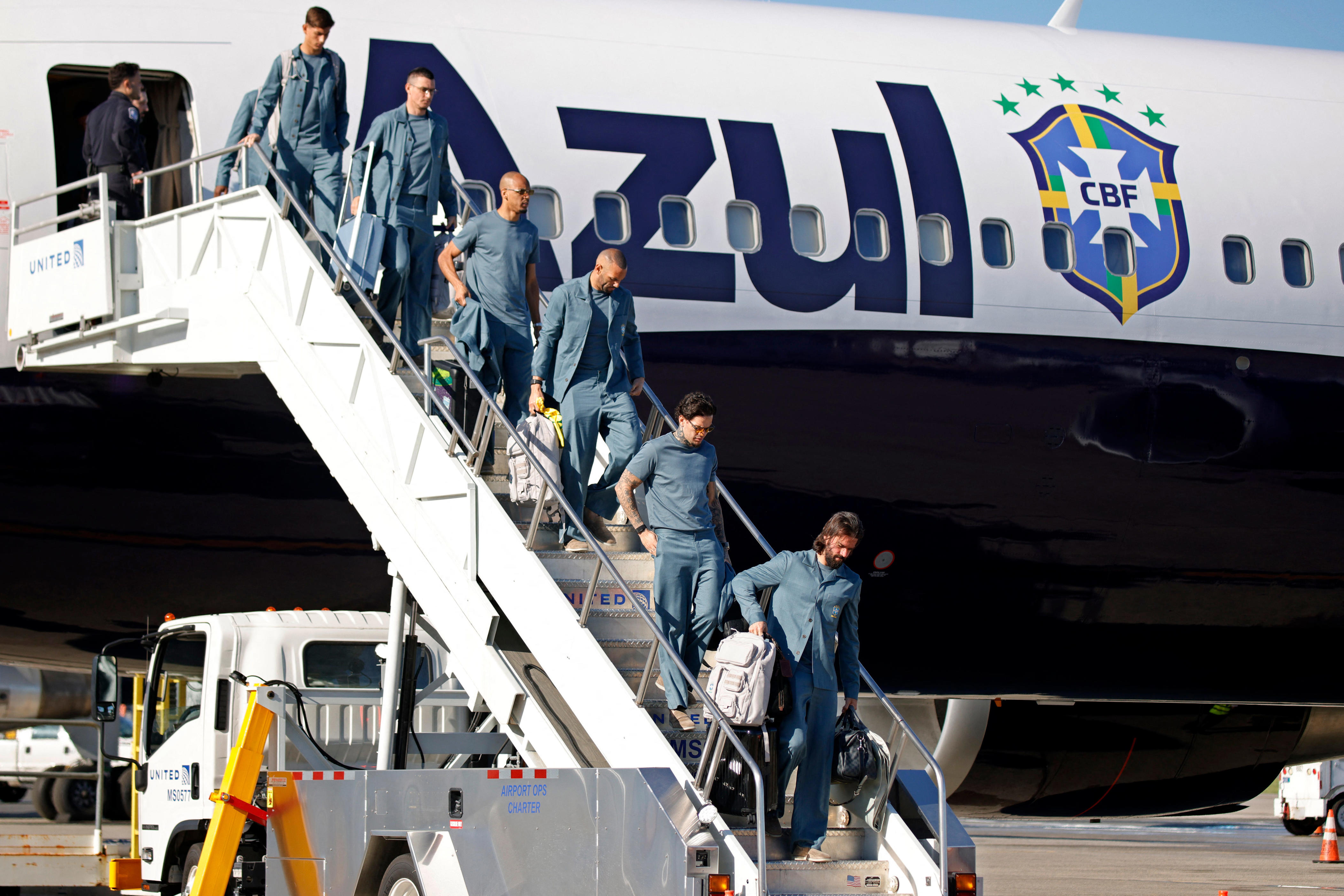 Teams from around globe start arriving in the US for World Cup