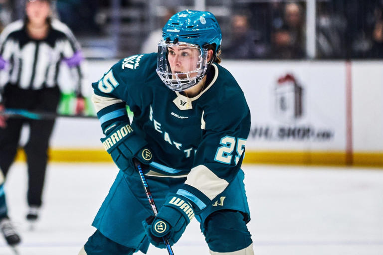 Torrent re-sign Alex Carpenter to three-year contract extension