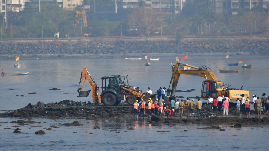 Somaiya seeks ban on roadside namaz as BMC razes dargah