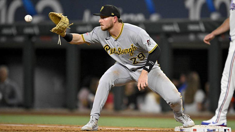 Pirates slugger returns to field for first time since injury