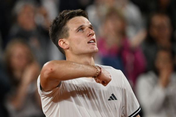 Mensik halts Fonseca, gets Zverev next in French Open semifinals