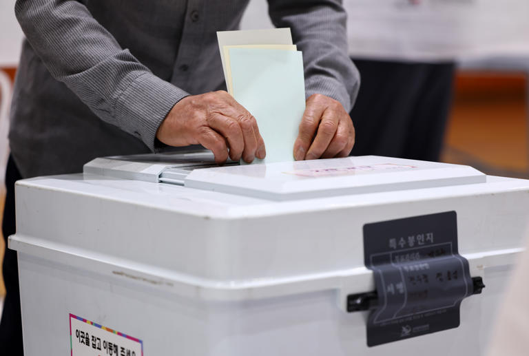 [속보] 지방선거 투표율 오전 7시 2.0%…4년 전보다 0.3%p↑