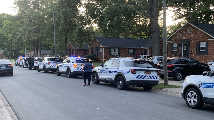 Suspect breaks into west Charlotte home, strangles woman in front of ...