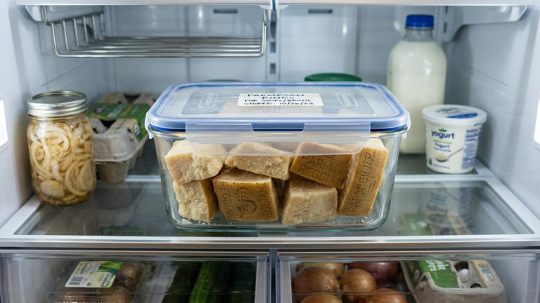 Na Itália, a casca do parmesão não vai para o lixo: ela entra na panela ...