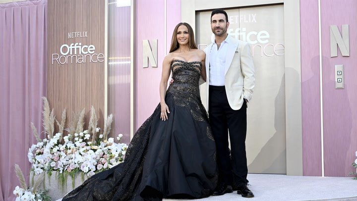 Savannah Guthrie tries to fluster Jennifer Lopez and Brett Goldstein by ...