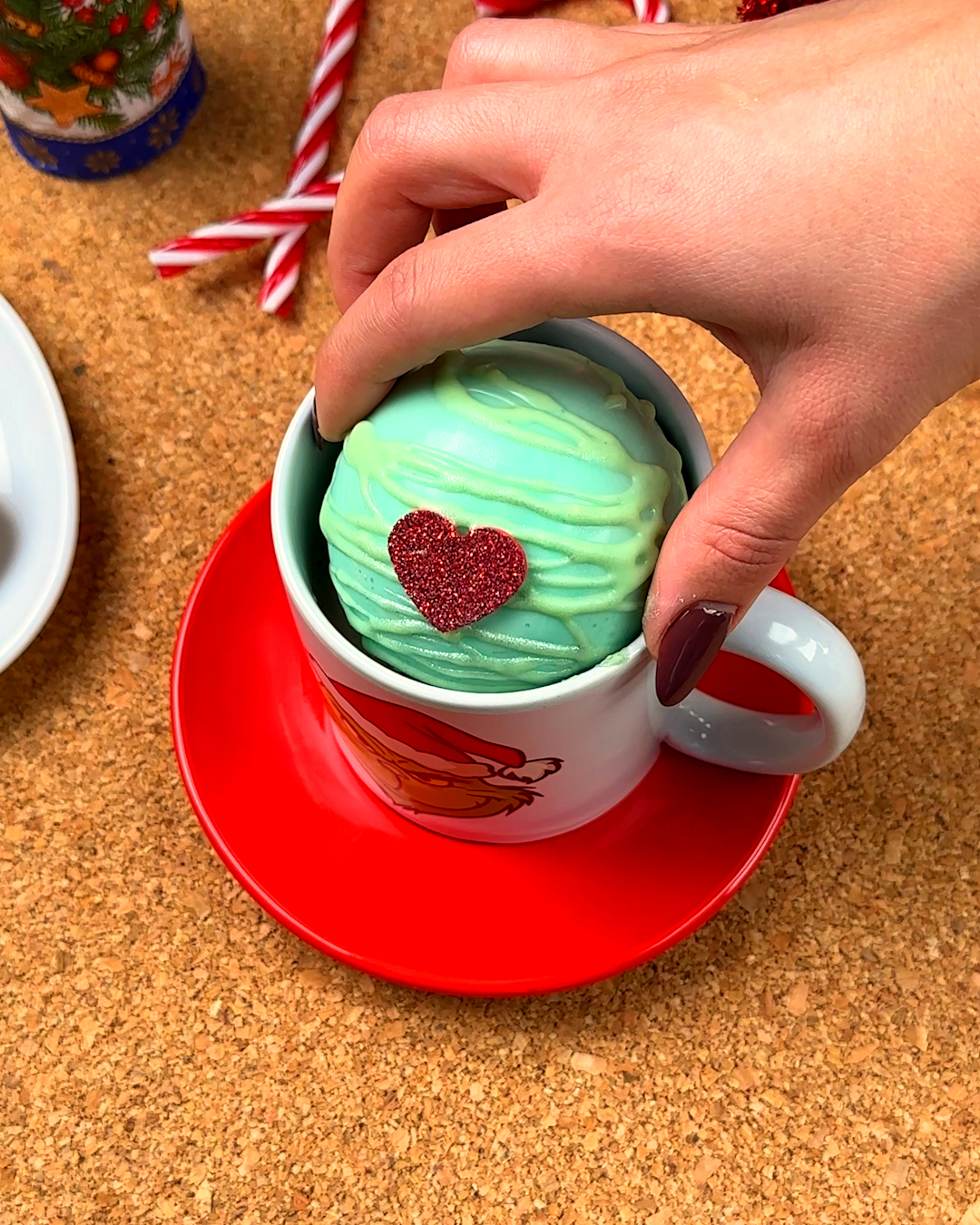 La temporada acogedora pide bombas de cacao de chocolate☕