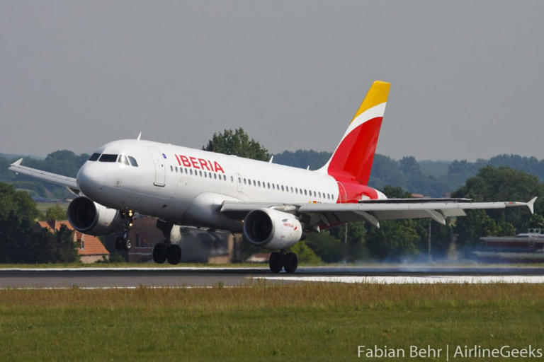 Iberia halts flights to Cuba