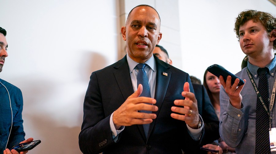 Jeffries warns that Pulte leading DNI threatens FISA reauthorization ...