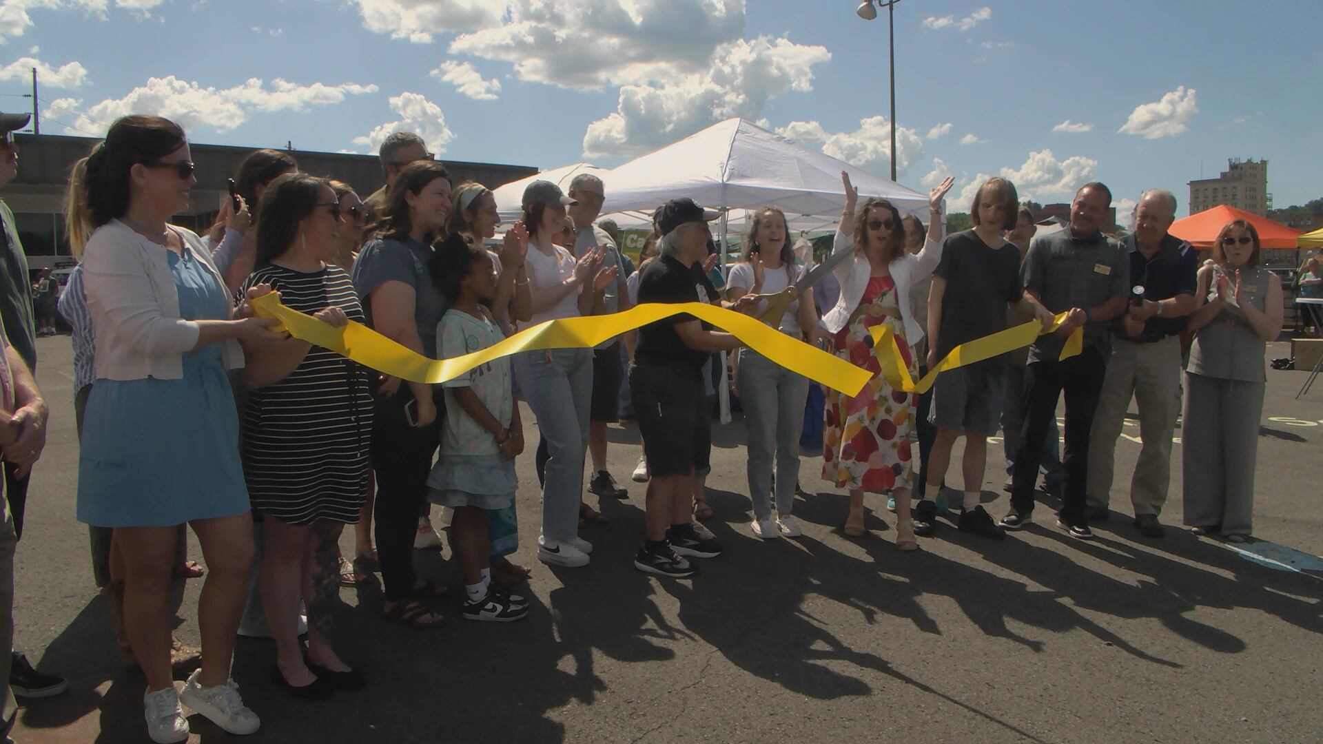 Fairmont Farmers Market cuts ribbon to celebrate season opening