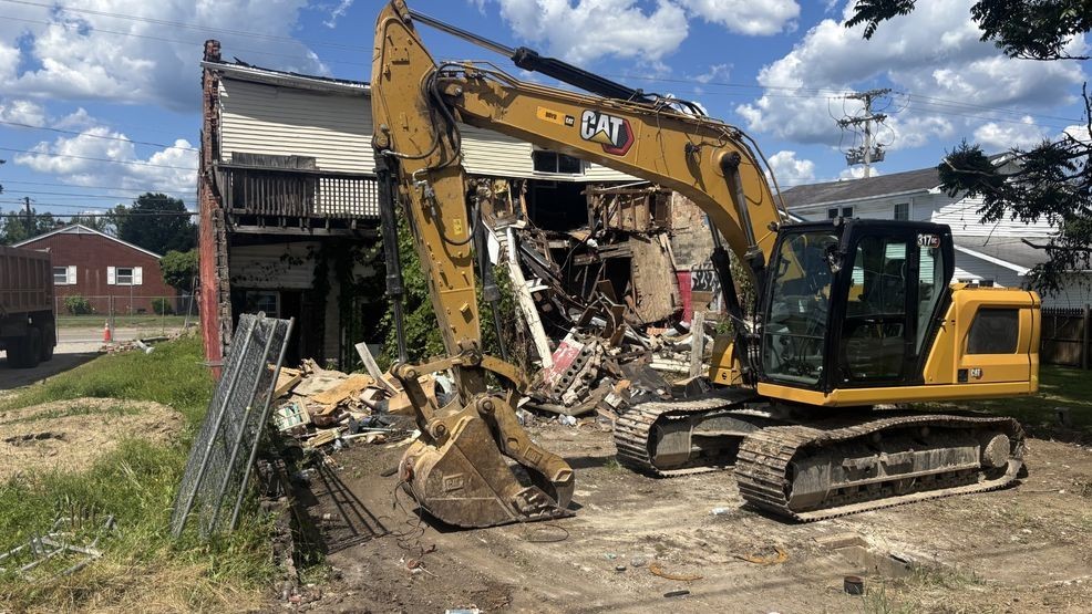 Vacant building deemed safety concern being demolished in Raceland ...