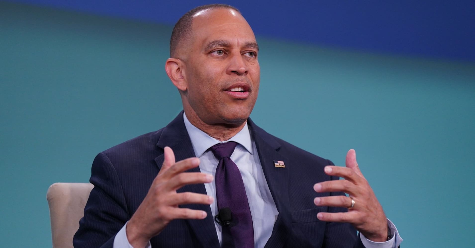 Jeffries: Democrats aren't focused on Trump impeachment 'at this moment'