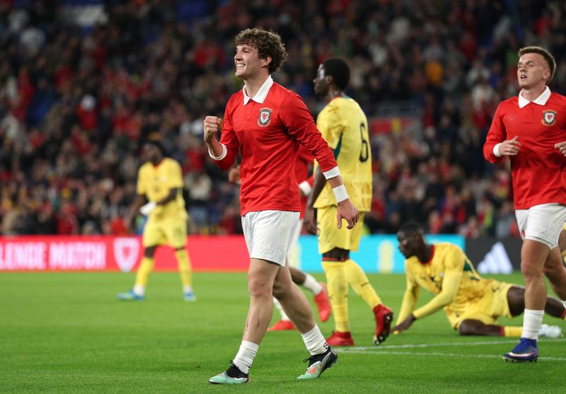 Soccer-Wales equalise late to draw with World Cup-bound Ghana