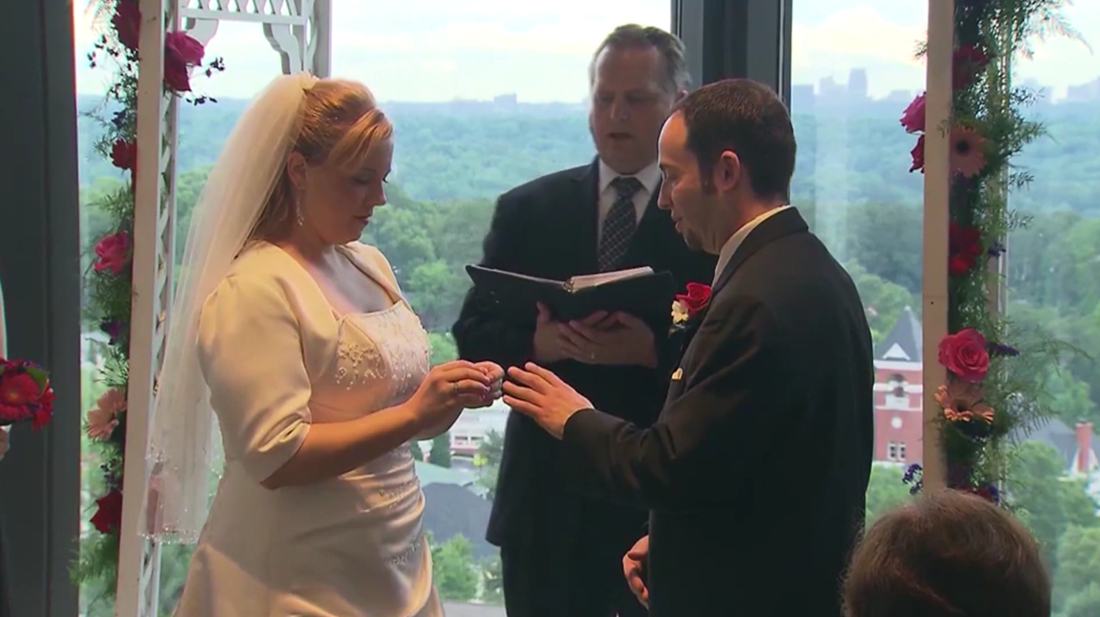 Average cost of wedding with 150 guests in Manchester $60,000, analysis ...