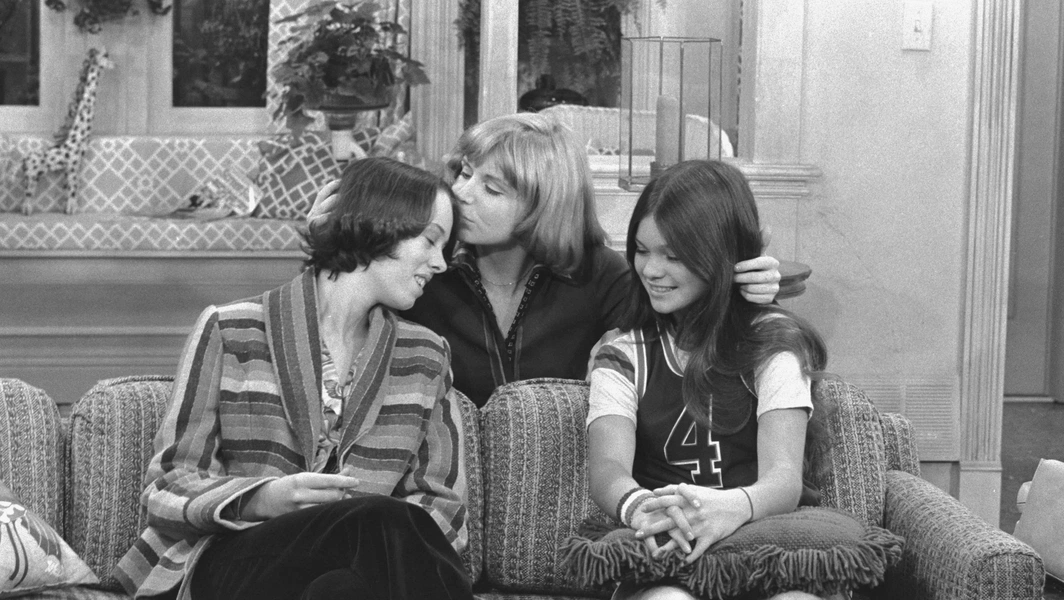 Mackenzie Phillips recalls cocaine use with Valerie Bertinelli on ...