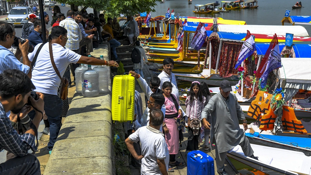 Srinagar airport plans 15-day October shutdown amid peak tourism