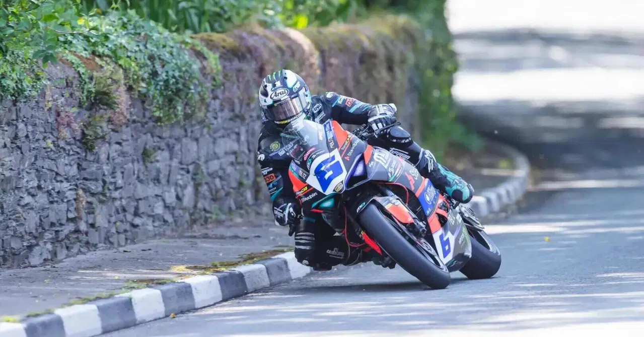 Tourist Trophy: Michael Dunlop domina la Supersport. 34 vittorie al TT!