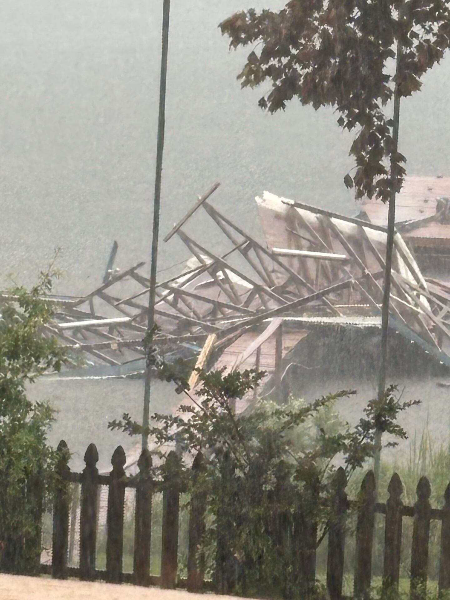 Strong winds destroy man’s boathouse on Lake Tyler East
