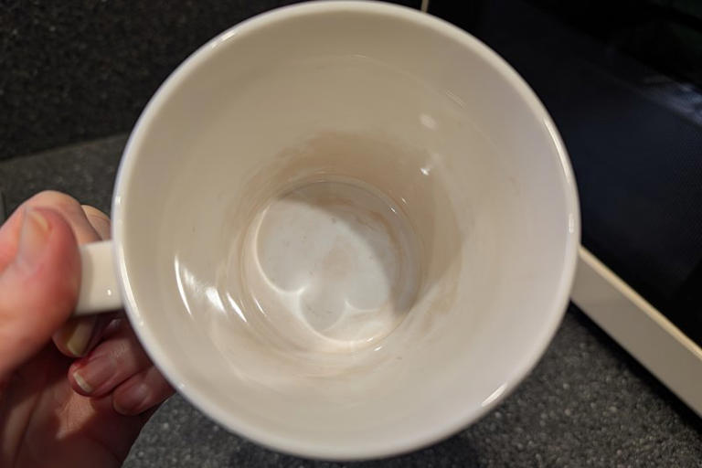 Tea stains vanished from my mugs with a retro hack that’s just as good ...