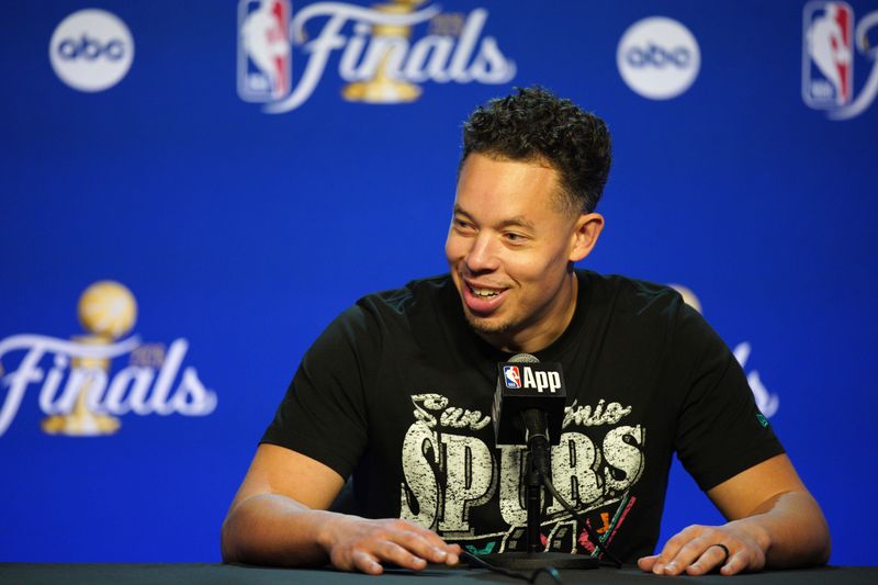 Tree and acorns: Mitch Johnson, Mike Brown draw on Gregg Popovich's lessons