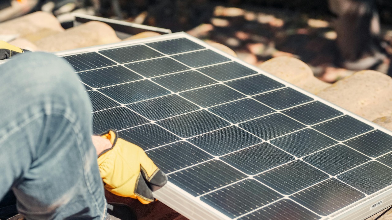 Engineers just built solar desalination panels with laser-etched black ...
