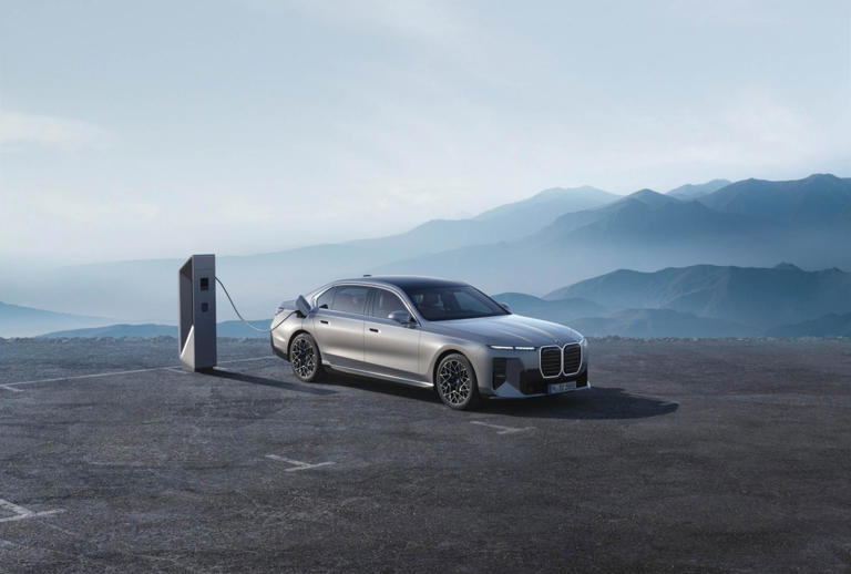 Super-elbilen BMW i7 løftes til nye høyder