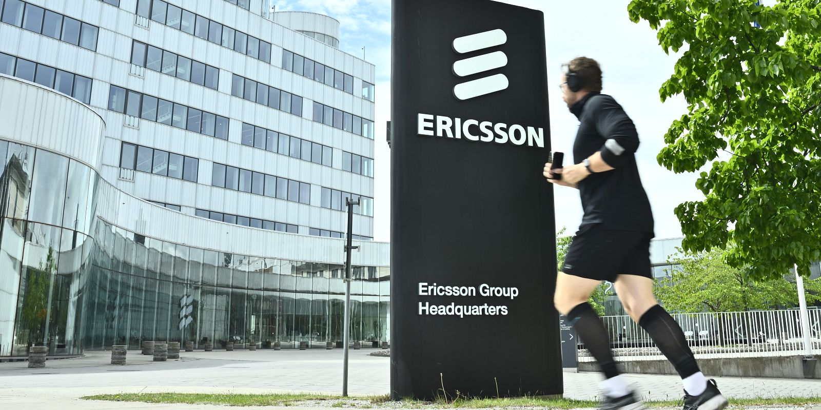 Ericsson lobbar hårt i kampen mot kinesiska rivaler