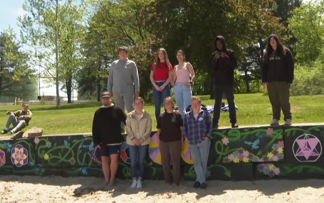 Students complete new mural at Oakledge Park