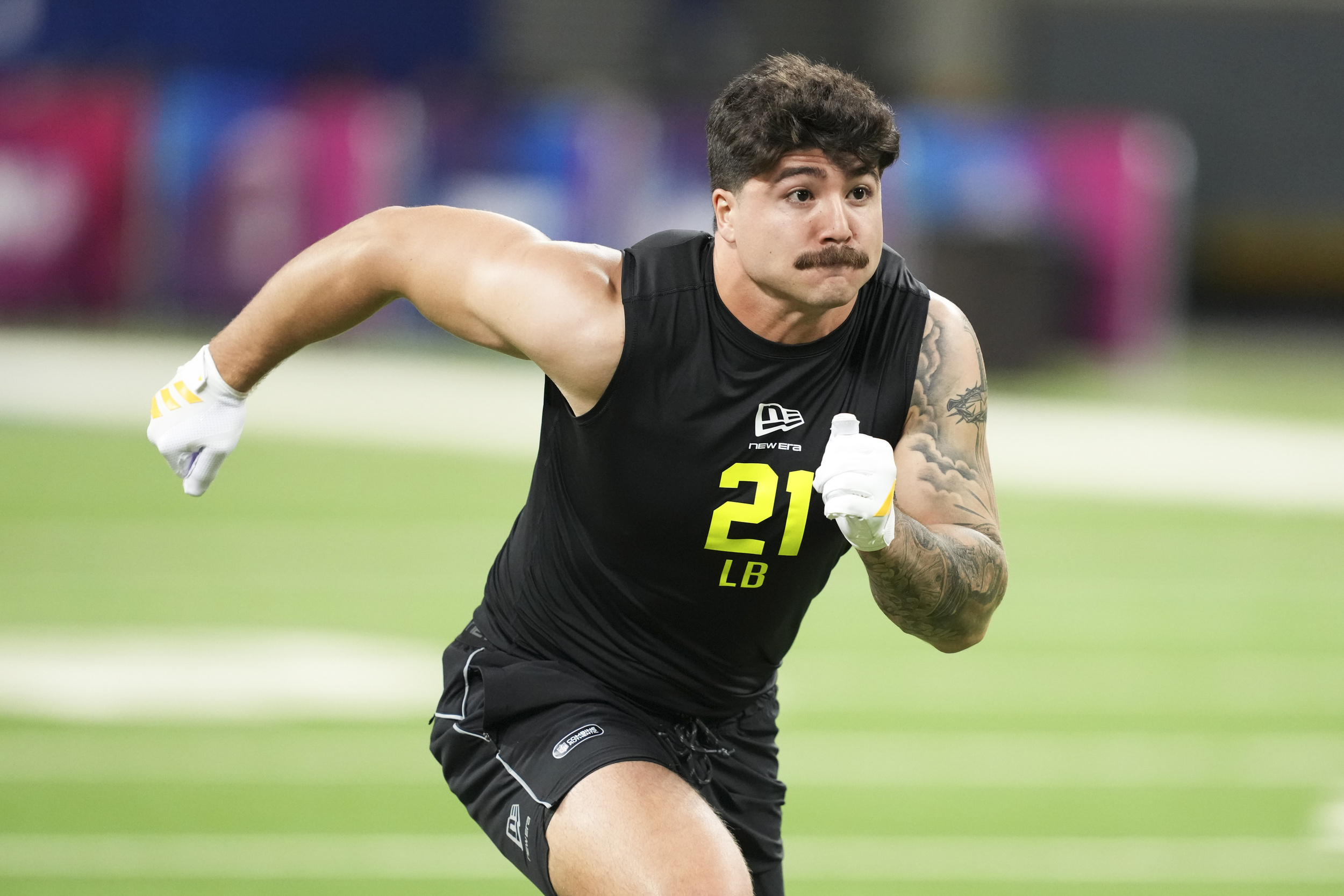 Dolphins sign 10 draft picks, including second-round LB Jacob Rodriguez
