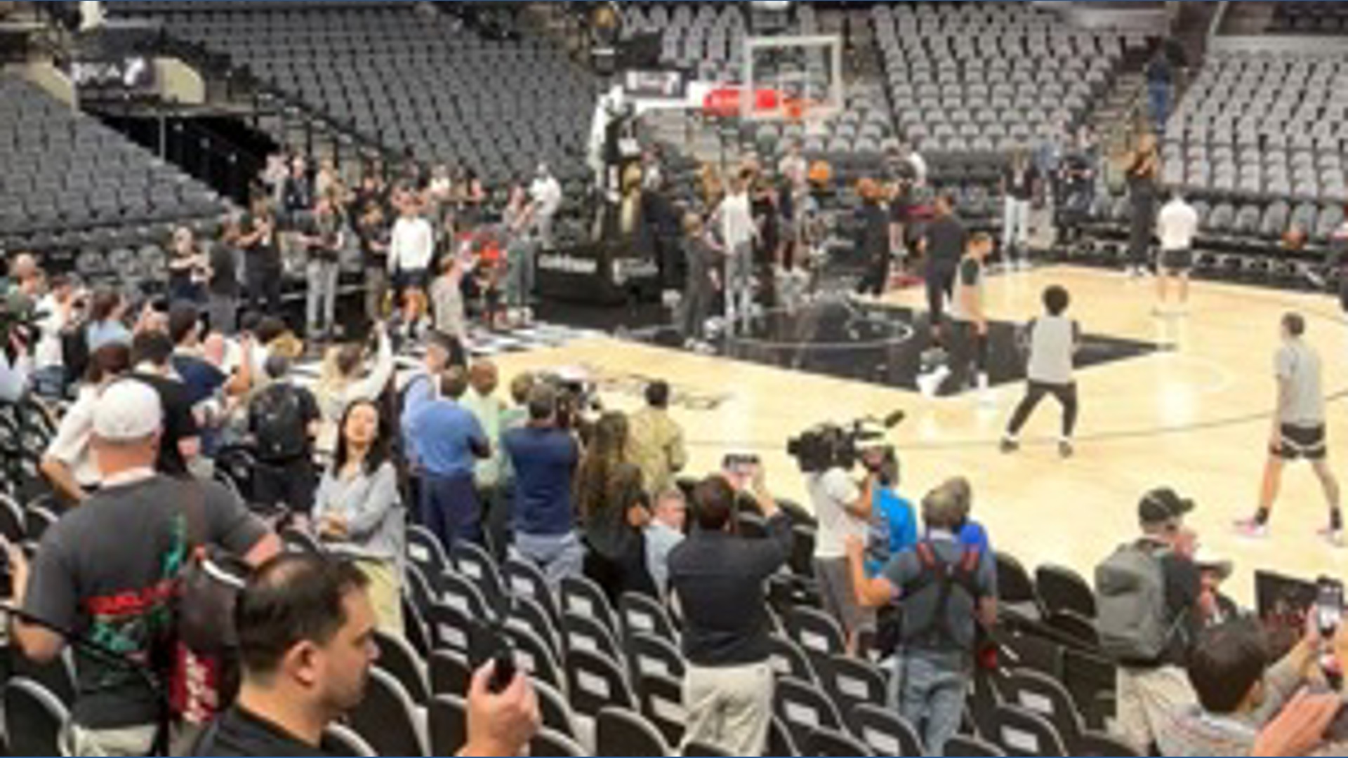 Wide look at Spurs practice on Tuesday