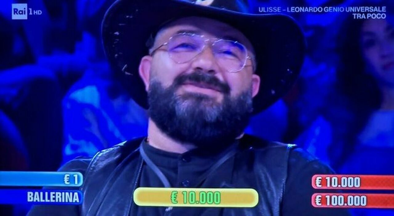 Affari tuoi, Donato accetta 10mila euro per errore: De Martino prova a ...