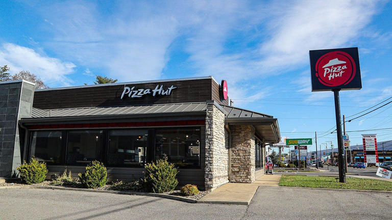 Pizza Hut employee was allegedly spit on and curb-stomped by a couple ...