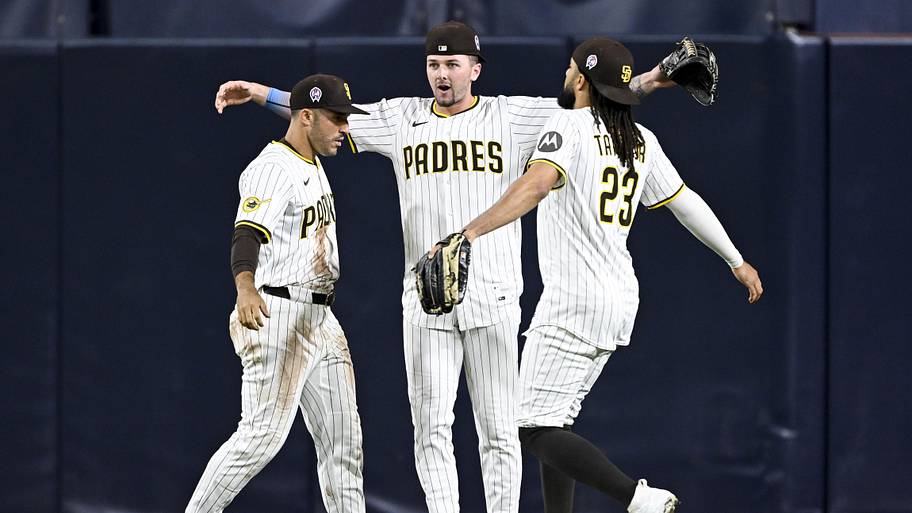 Padres shockingly place outfielder on injured list, call up top ...