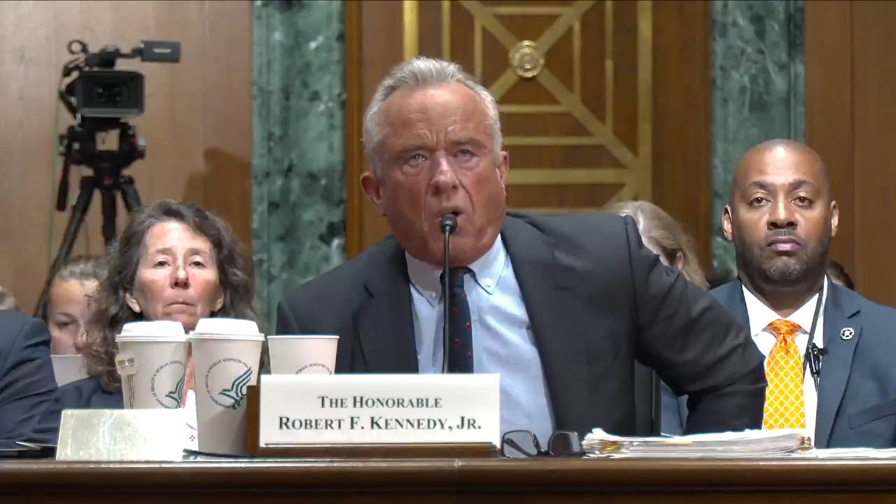 'No, I will not!': Disobedient RFK Jr. outright refuses to share ...