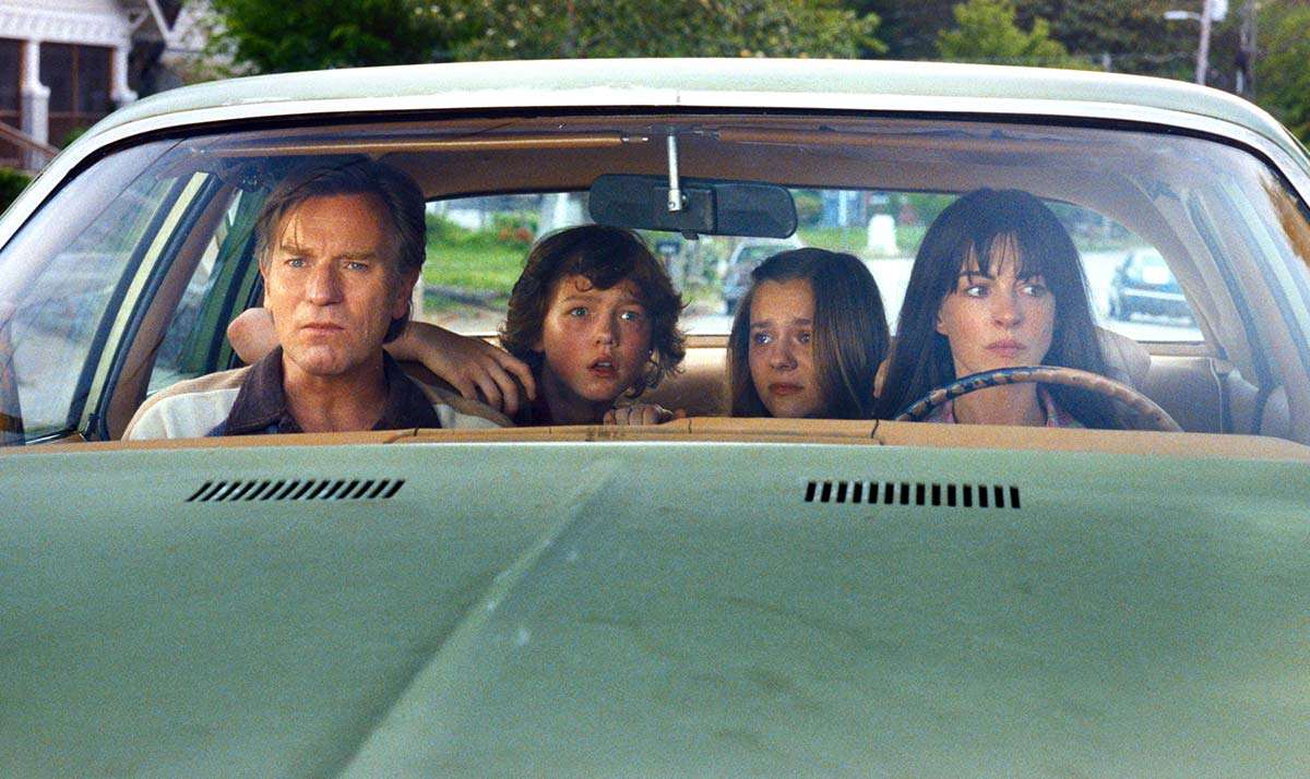 La bande-annonce de La Fin d’Oak Street promet le film de dinosaures le ...