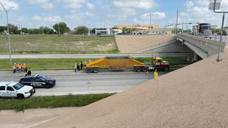 Drivers advised to avoid section of Houston Harte Expressway after ...