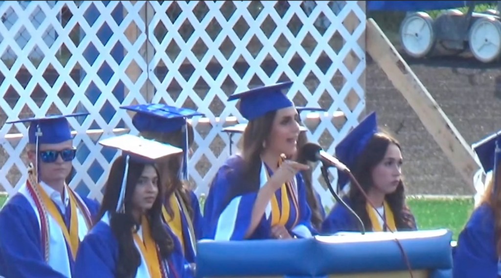 High school valedictorian yanked from stage after hijacking speech to ...