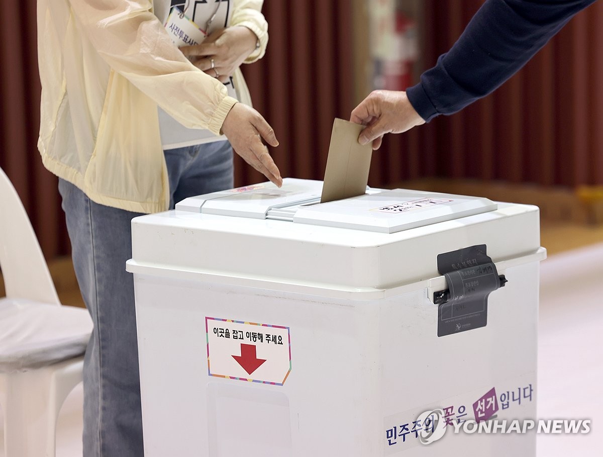 Los surcoreanos se dirigen a las urnas para las elecciones locales
