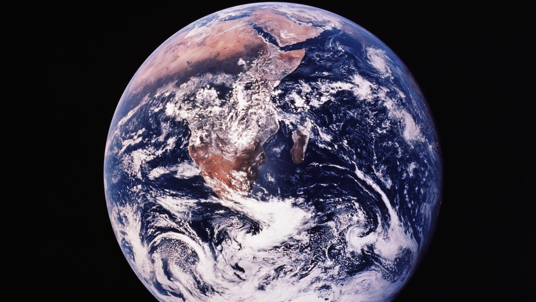 19 iconic photographs from space exploration