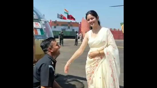 Army pilot proposes to girlfriend after passing-out parade, says ...