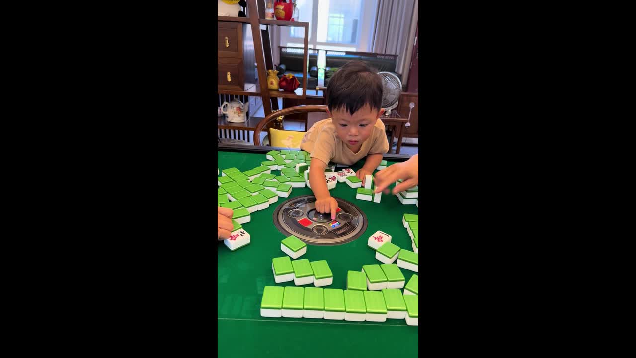 Boy startled by automatic mahjong table in Jiangsu, China