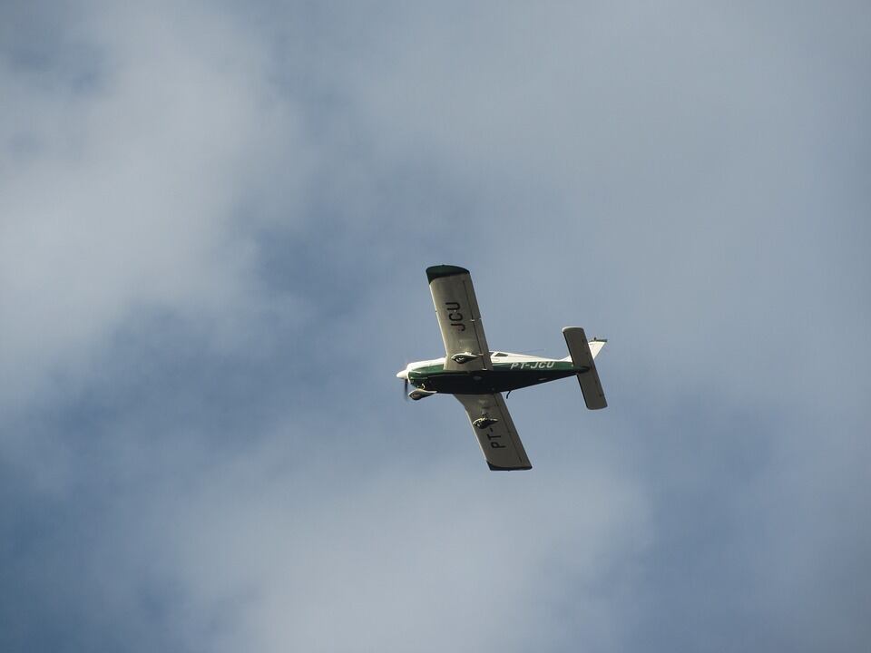Small plane makes emergency landing in Simsbury flower field, state ...