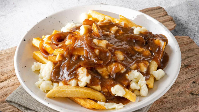 Receta de poutine canadiense