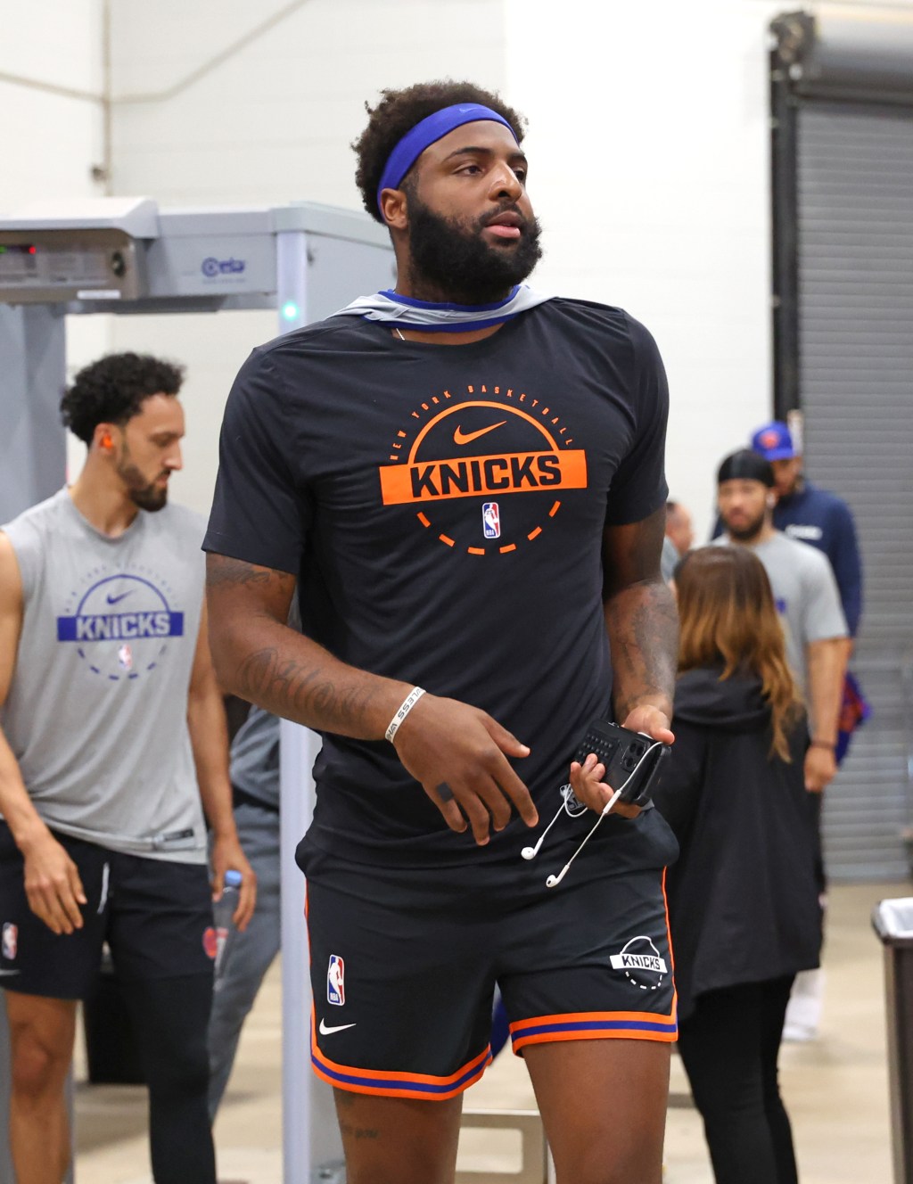 First look at Mitchell Robinson’s broken pinky as Knicks drama swirls ...